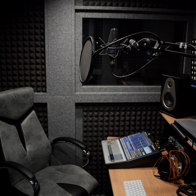 Qué hace un locutor online cuando no graba?